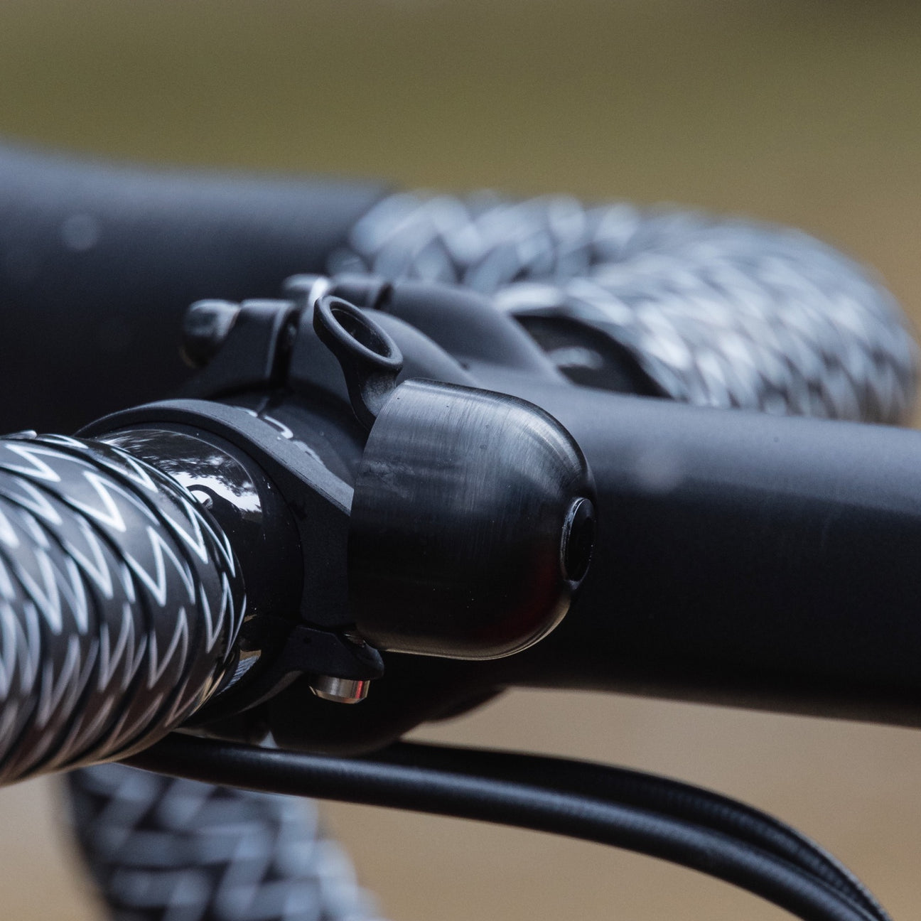 31.8 Compact Bell - BLK+BLK – Spurcycle